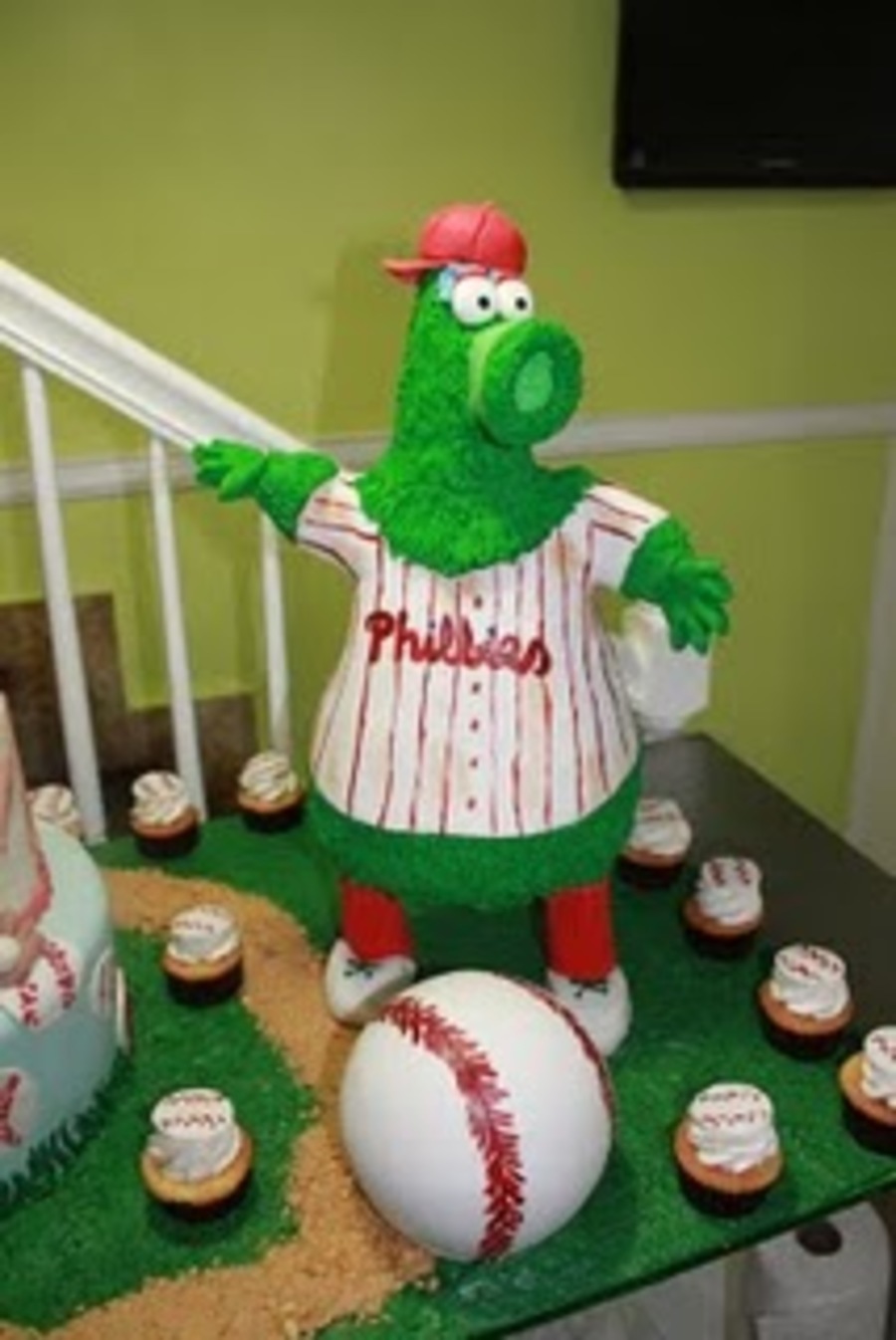 Phillies Phanatic Cake! - CakeCentral.com