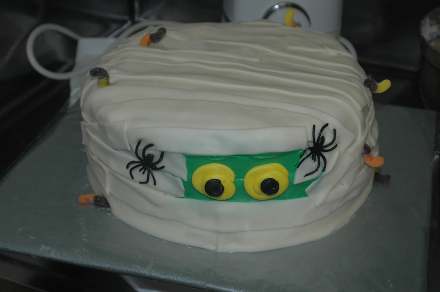 Mummy Cake - CakeCentral.com