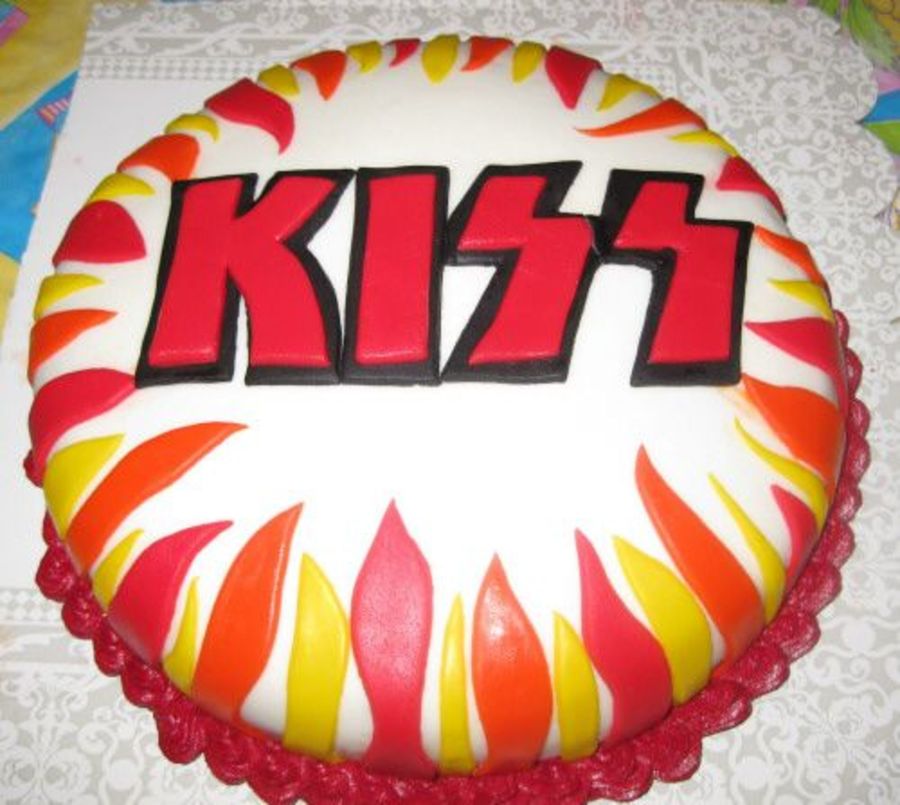 Kiss Cake - CakeCentral.com