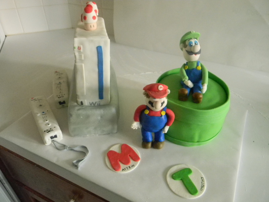 Wii Mario And Luigi - CakeCentral.com