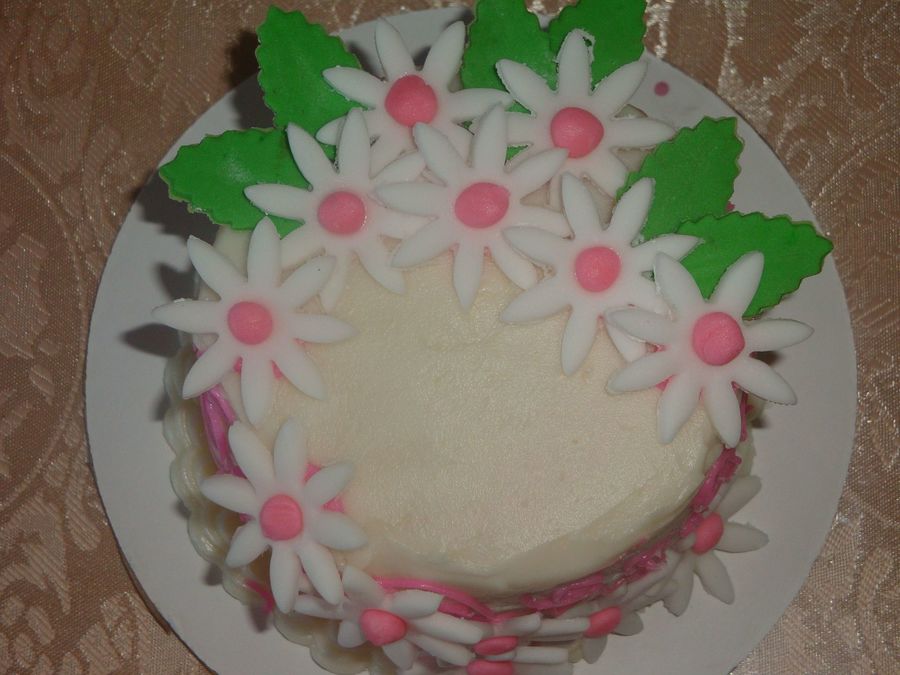 Daisy Mini Cake - CakeCentral.com