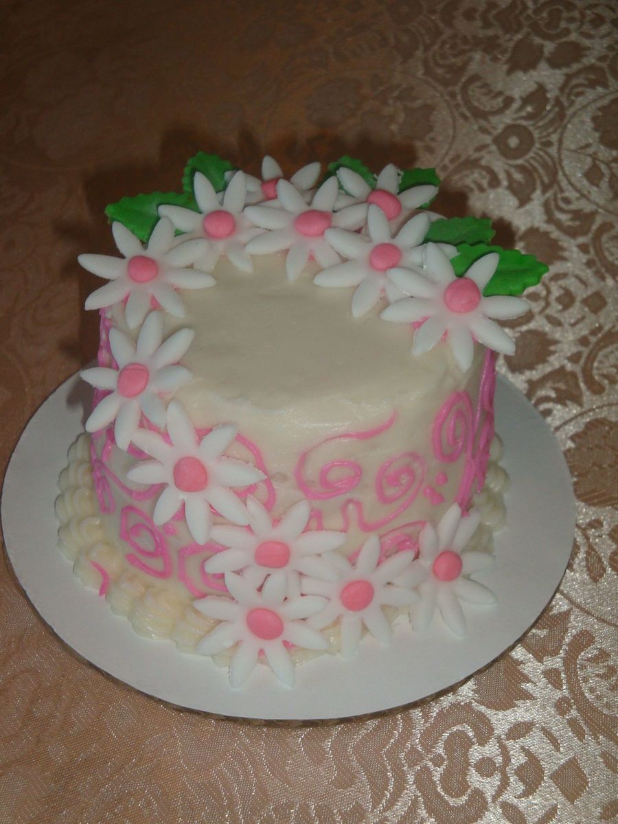 Daisy Mini Cake - CakeCentral.com