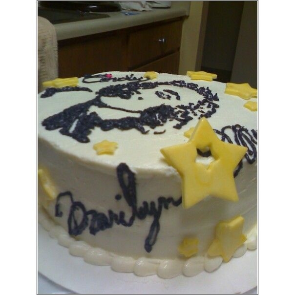 Marilyn Monroe Cake - CakeCentral.com