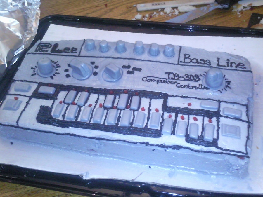 Tb-303 Synth Cake - CakeCentral.com