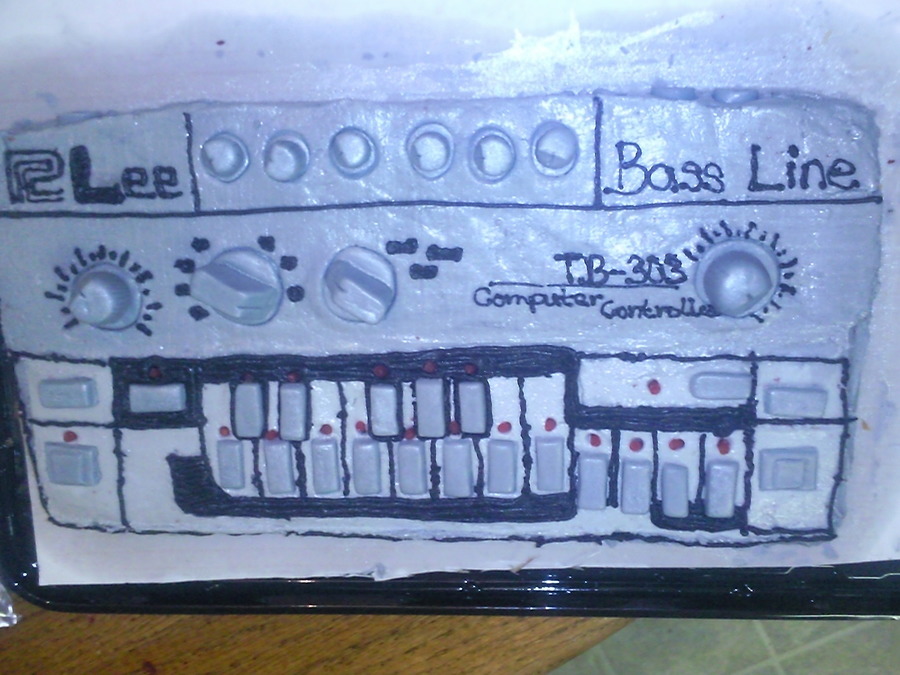 Tb-303 Synth Cake - CakeCentral.com