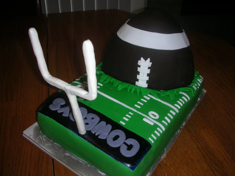 Football Cake - CakeCentral.com