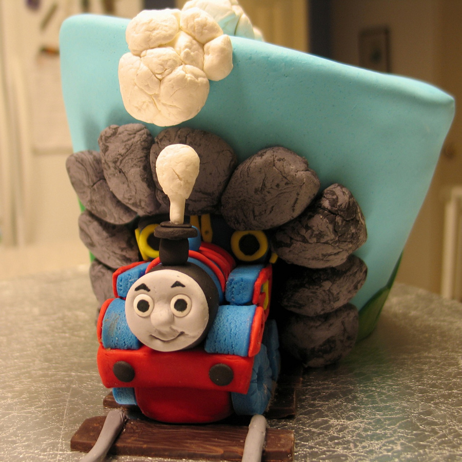 Thomas The Train Cake - CakeCentral.com