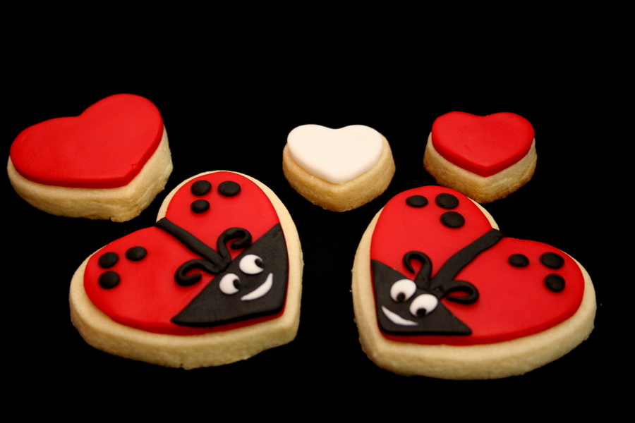 Valentines Day Love Bug Cookies - CakeCentral.com