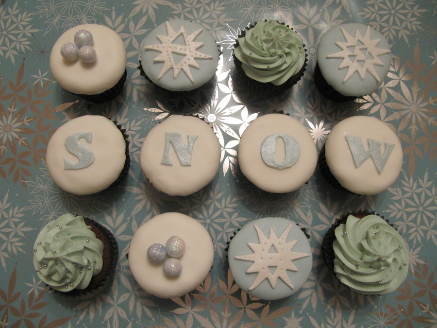 Snow Cupcakes - CakeCentral.com