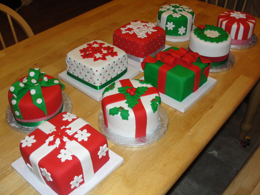 Mini Christmas Cakes - CakeCentral.com