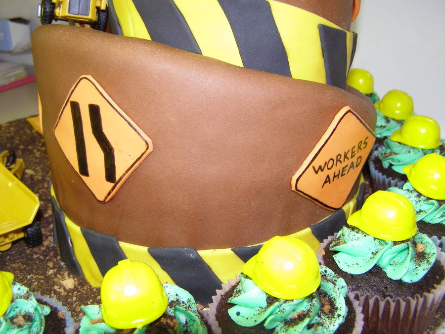 Construction Birthday Cake - CakeCentral.com