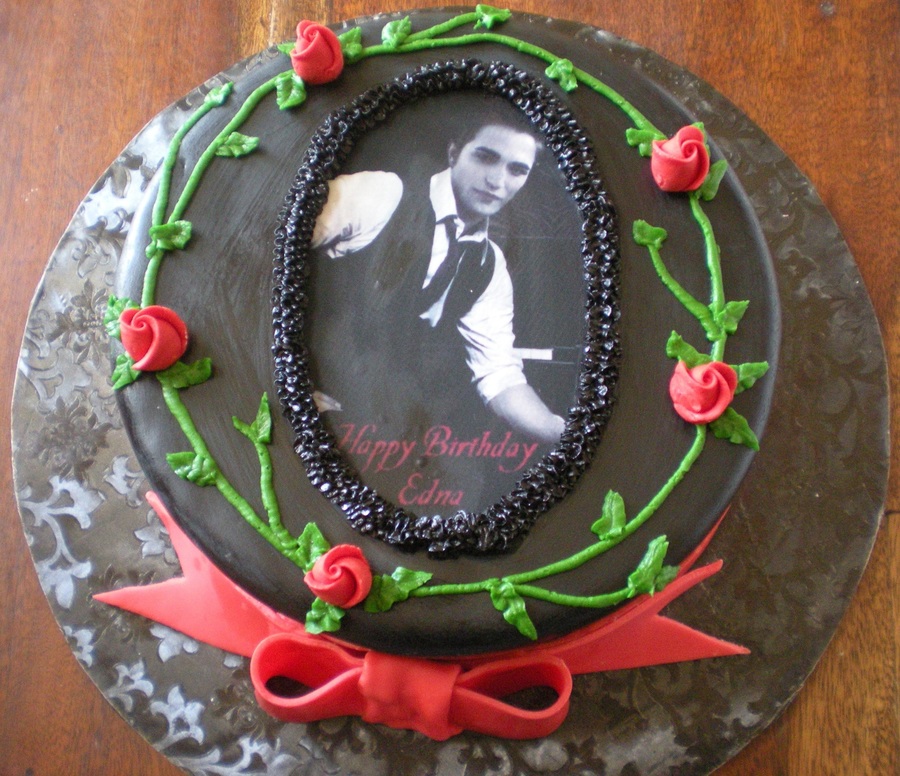 Robert Pattinson - CakeCentral.com
