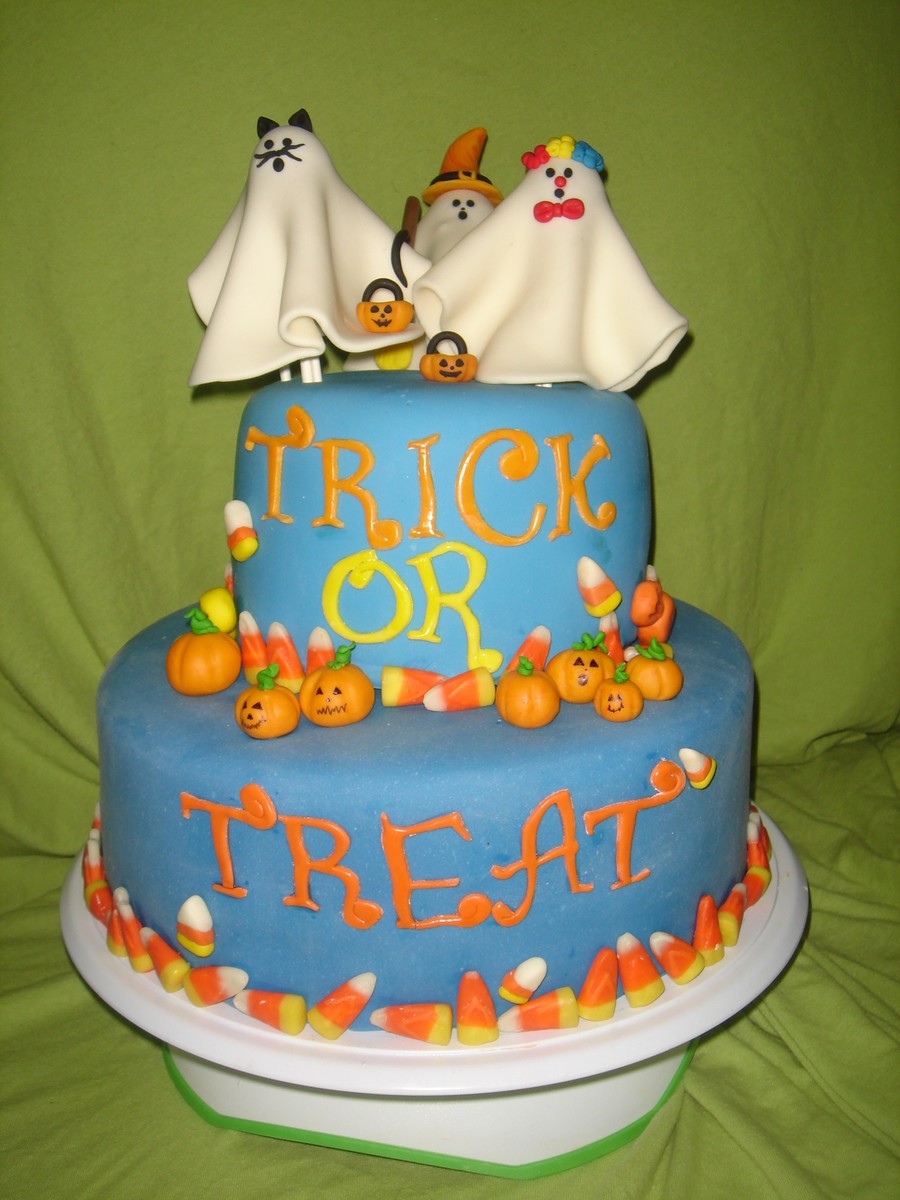 Costumed Ghosts - CakeCentral.com