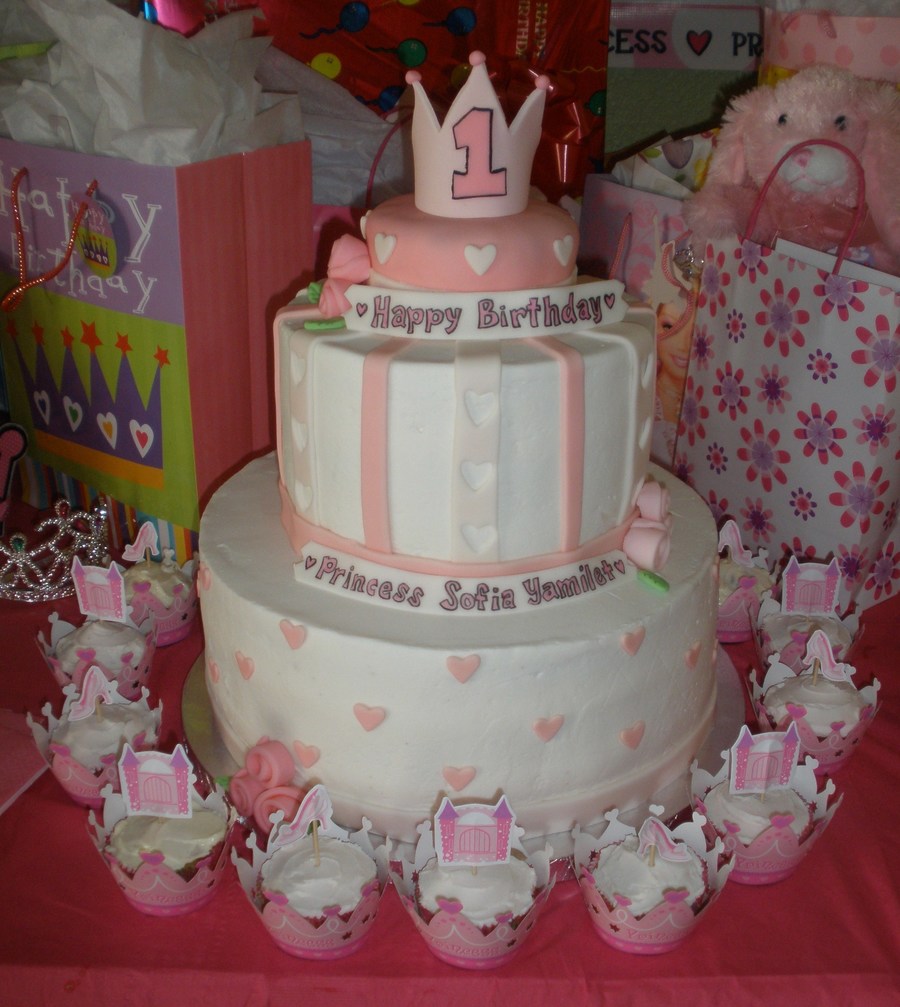 Princess Sofia's Cake - CakeCentral.com