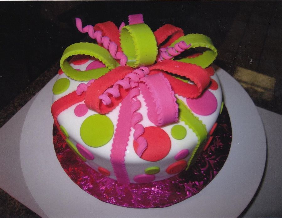 Round Wrapped Present Cake - CakeCentral.com