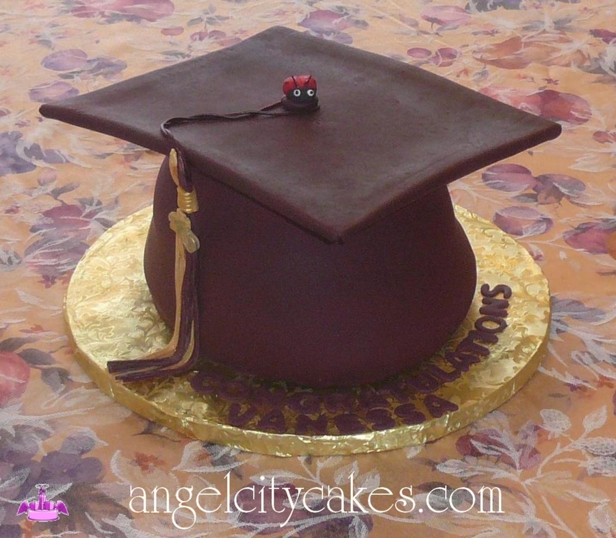 Graduation Cap Cake - CakeCentral.com