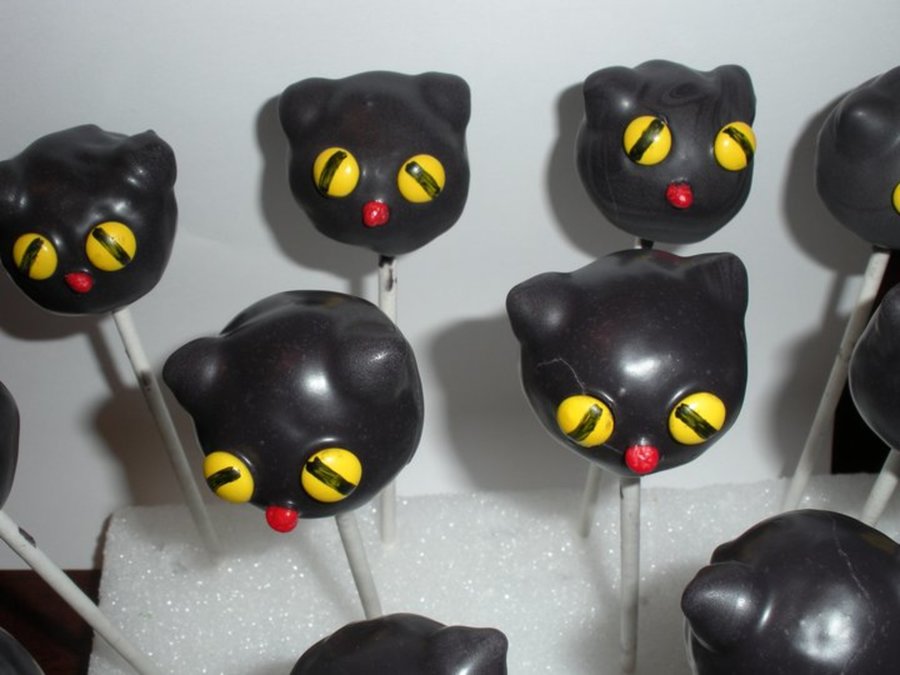 Black Cat Cake Pops - CakeCentral.com