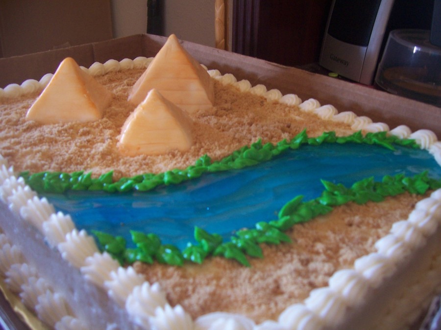 Egyptian Pyramids - CakeCentral.com