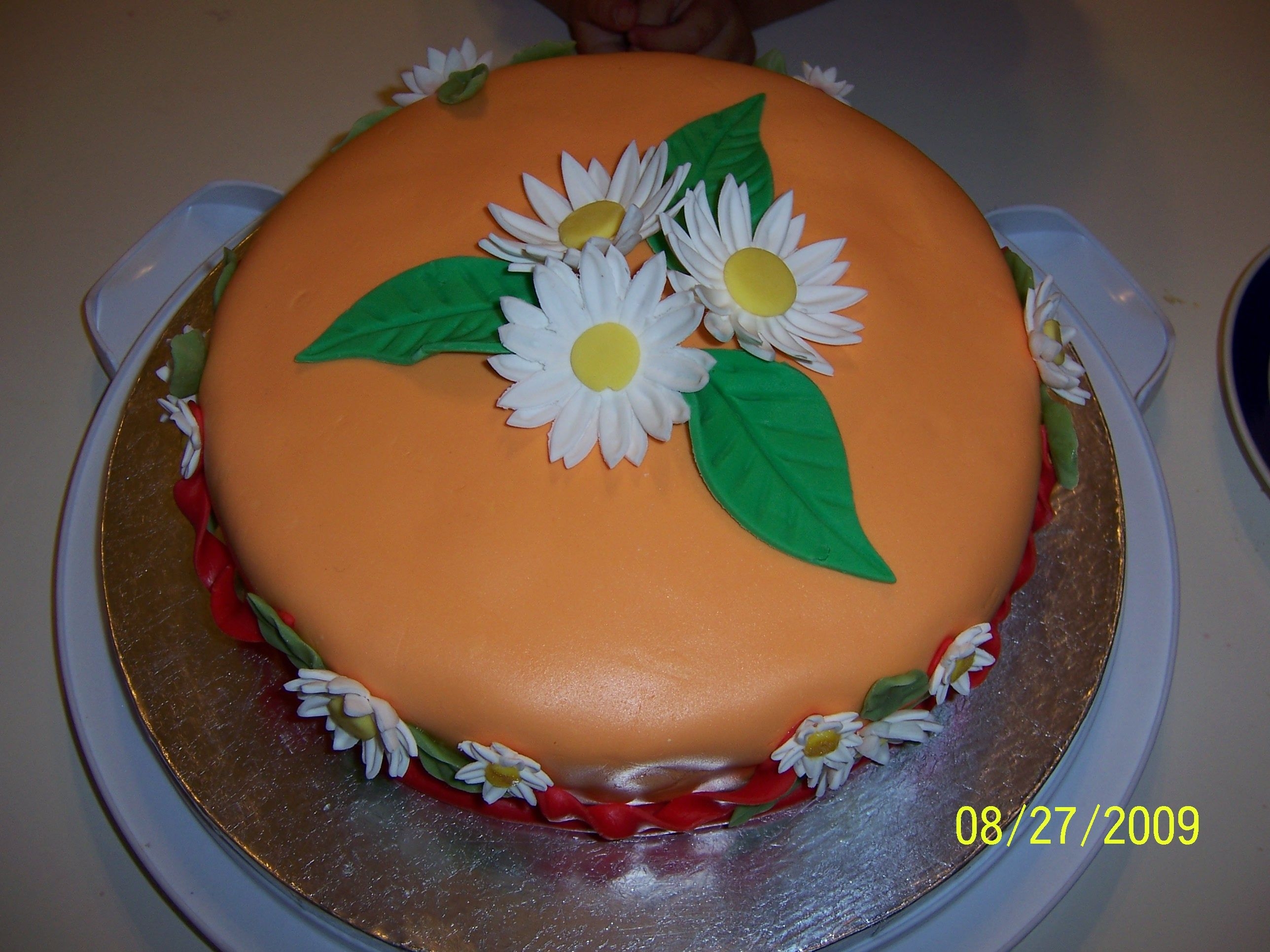 Daisy Cake - CakeCentral.com