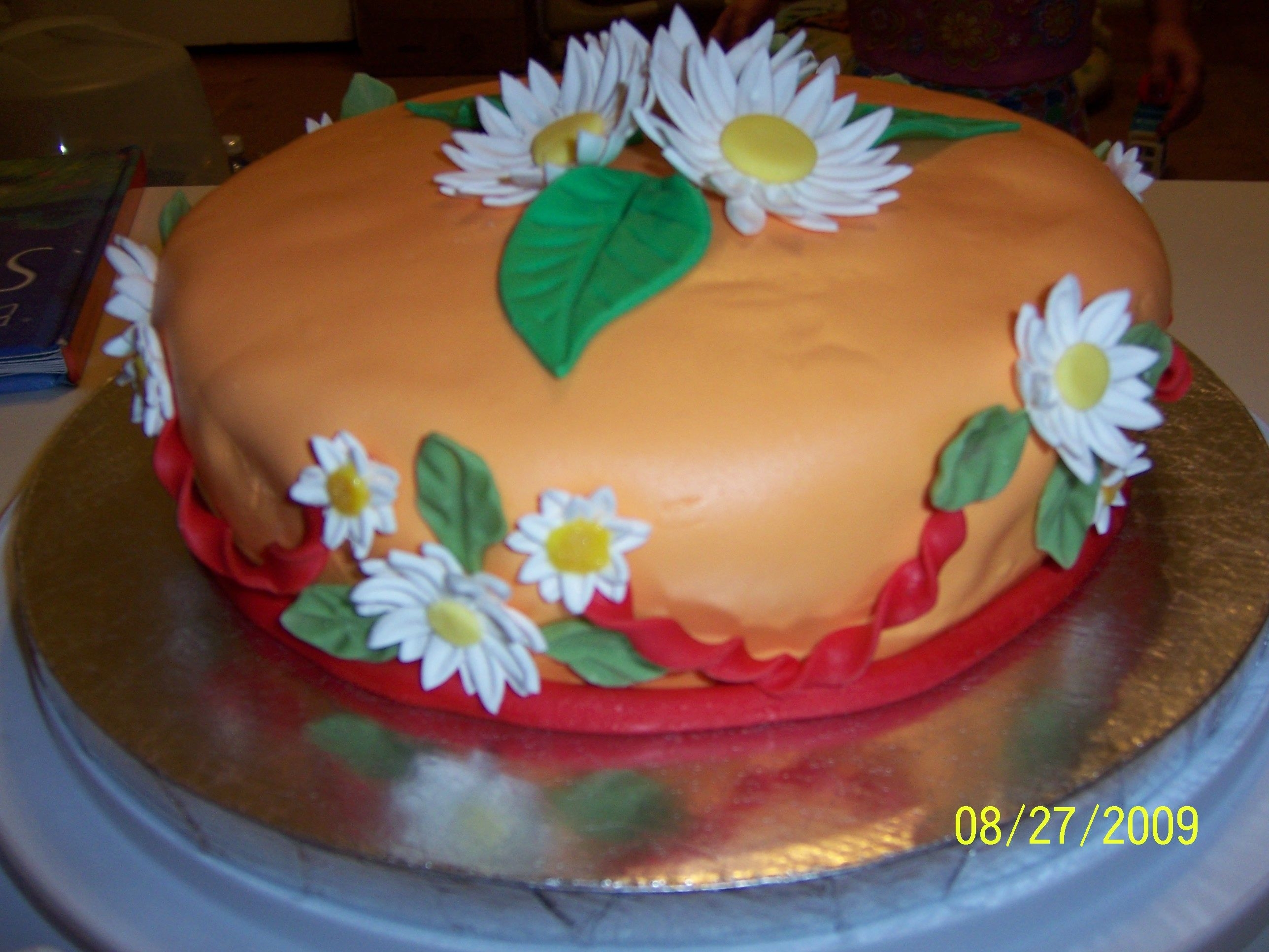 Daisy Cake - CakeCentral.com