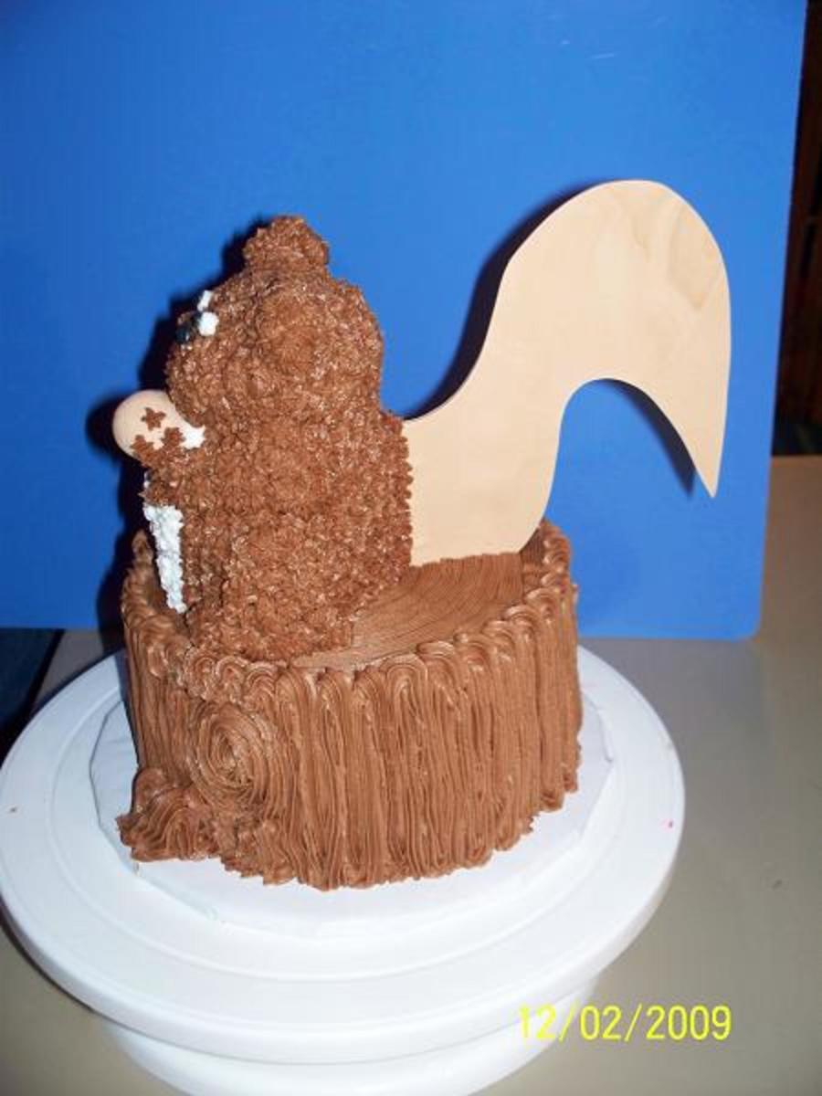 Squirrel Sittin On A Stump - CakeCentral.com
