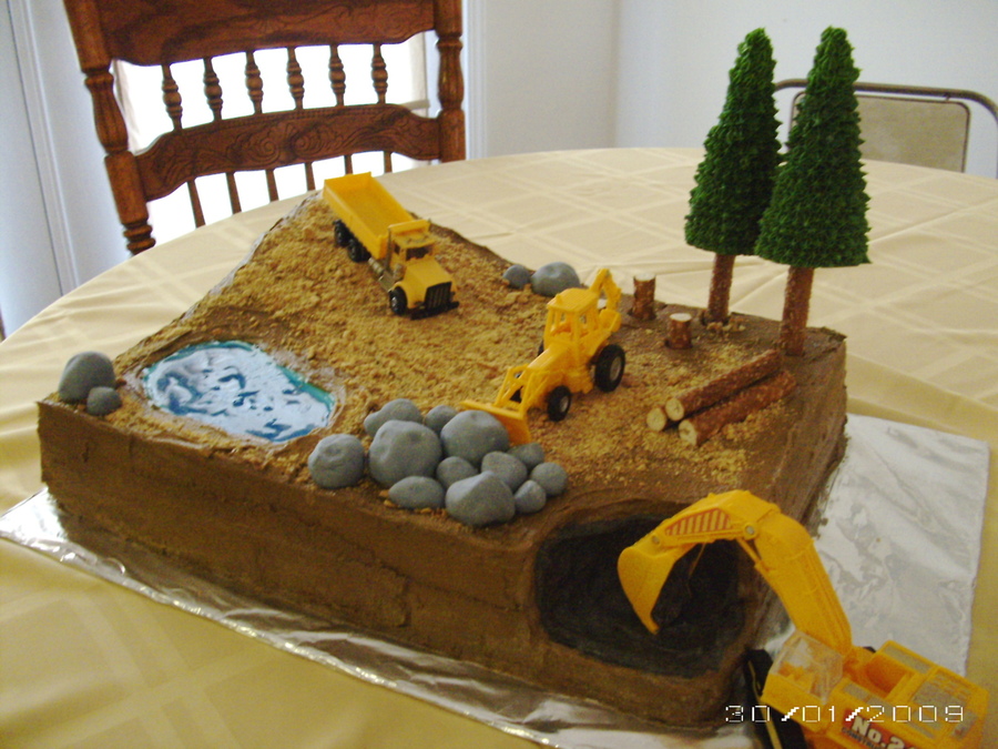 The Construction Cake - CakeCentral.com