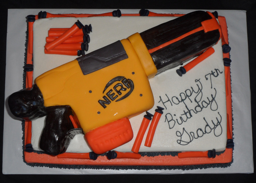 Nerf Gun With Nerf Darts - CakeCentral.com