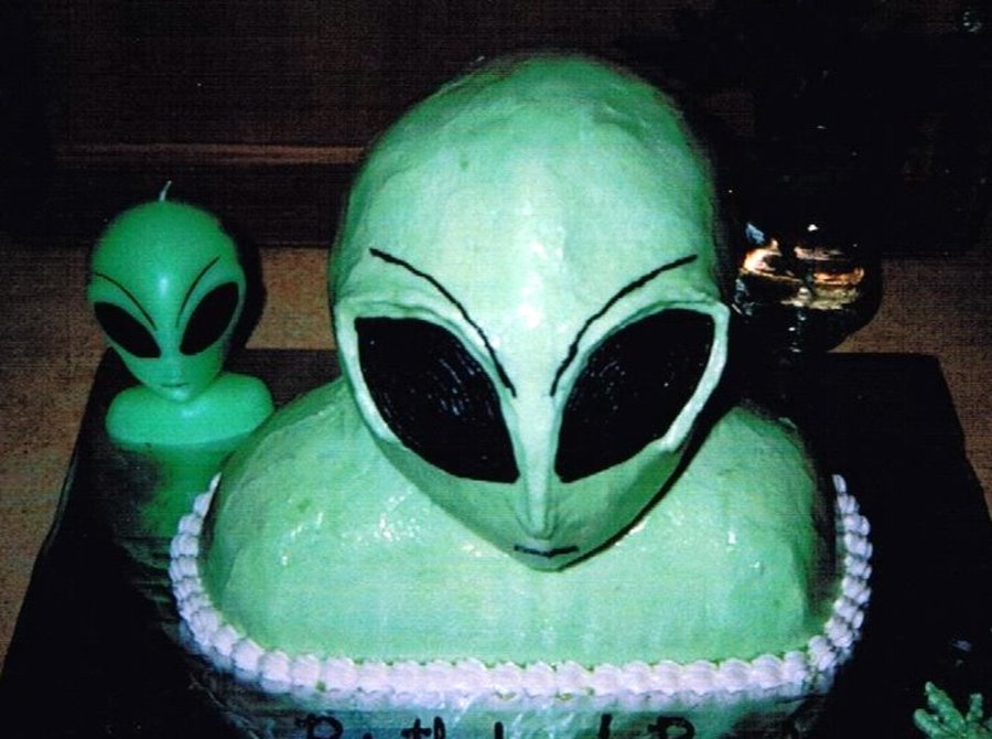 Alien Head Cake - CakeCentral.com
