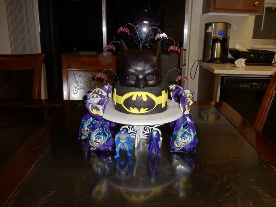 The Mask Of Batman - CakeCentral.com