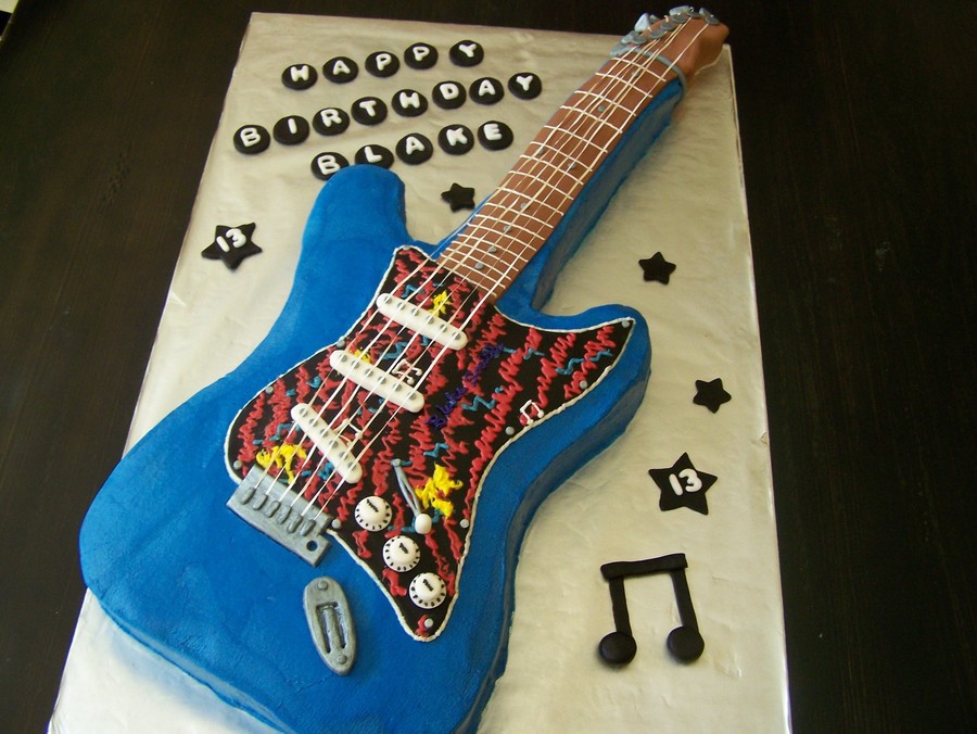 Blake's Electric Guitar Cake - CakeCentral.com
