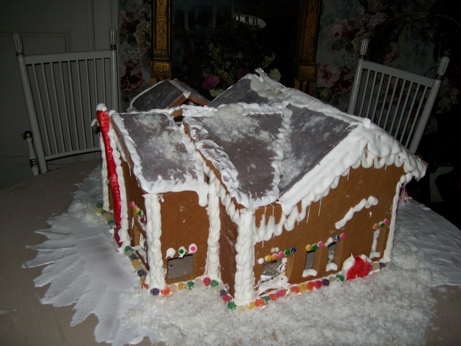 Synope Plantation Gingerbread House - CakeCentral.com