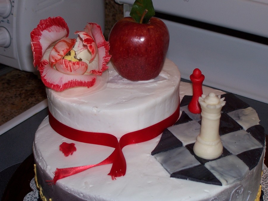 Twilight Saga Cake - CakeCentral.com