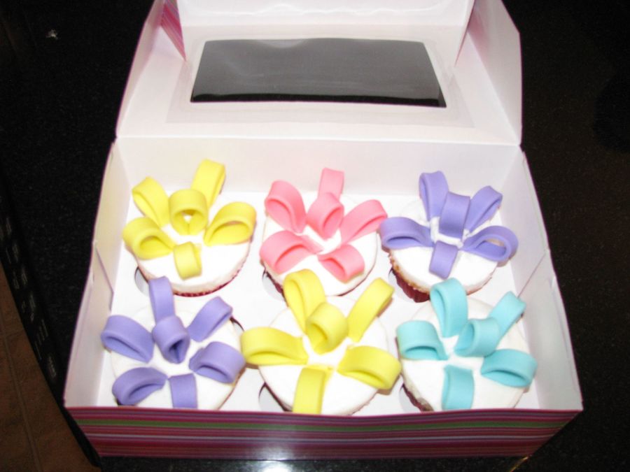 Bow Cupcakes - CakeCentral.com