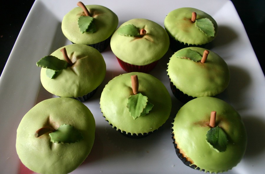 Apple Tops - CakeCentral.com
