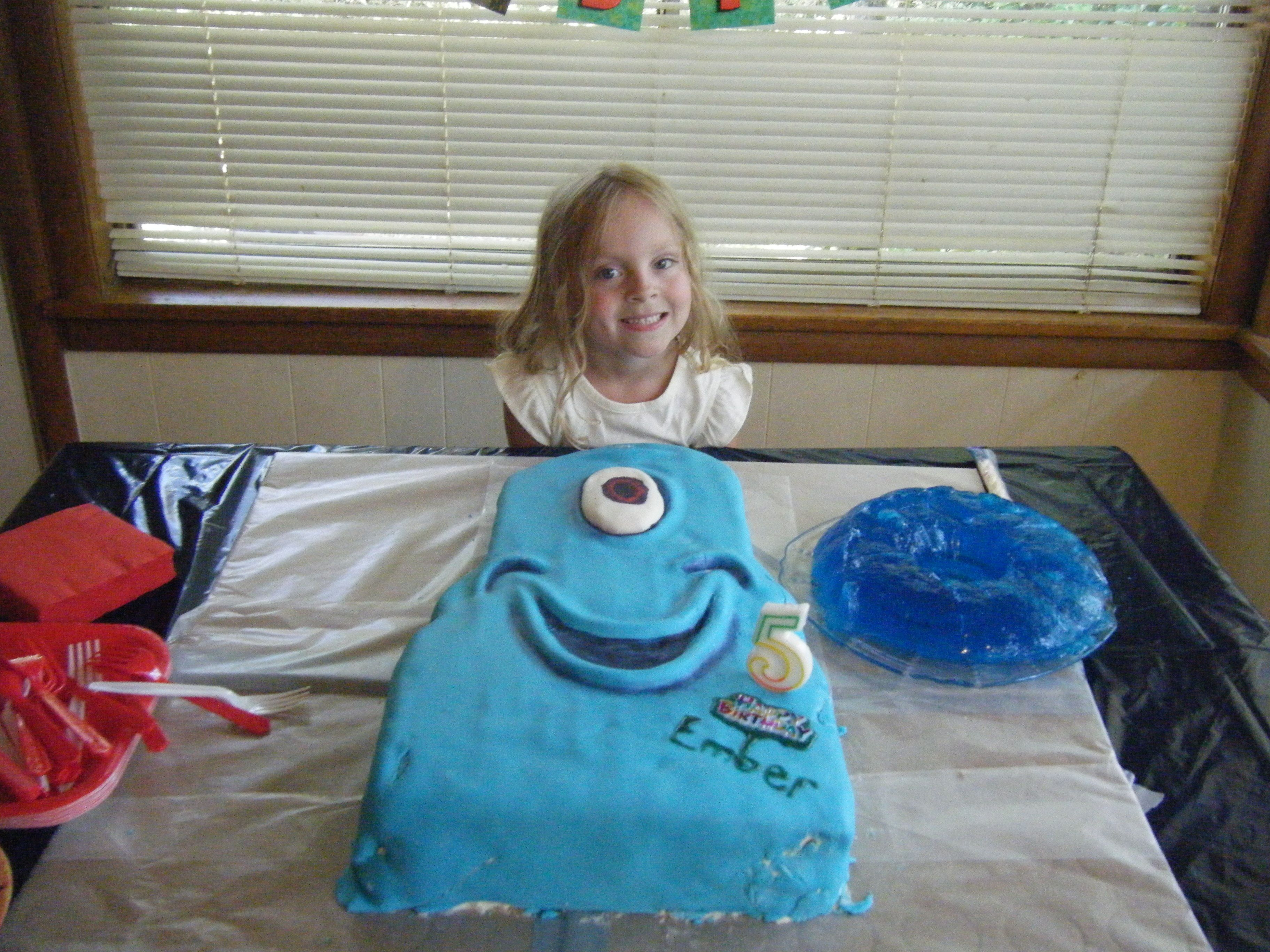 Monsters Vs Aliens B.o.b Cake - CakeCentral.com