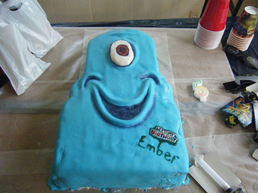 Monsters Vs Aliens B.o.b Cake - CakeCentral.com