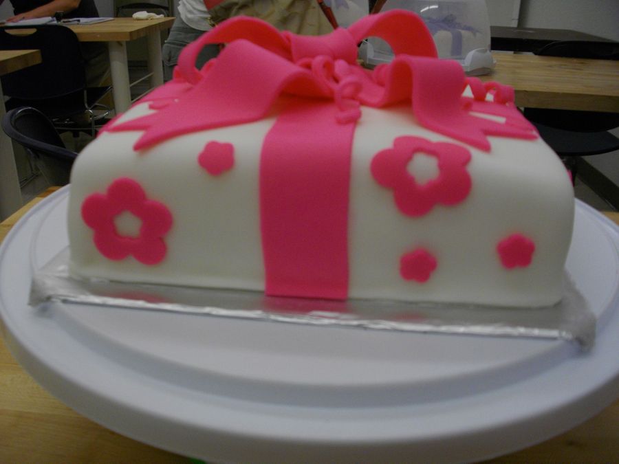 Present Cake - CakeCentral.com