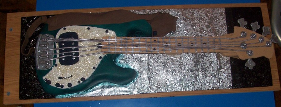Bass Guitar - CakeCentral.com