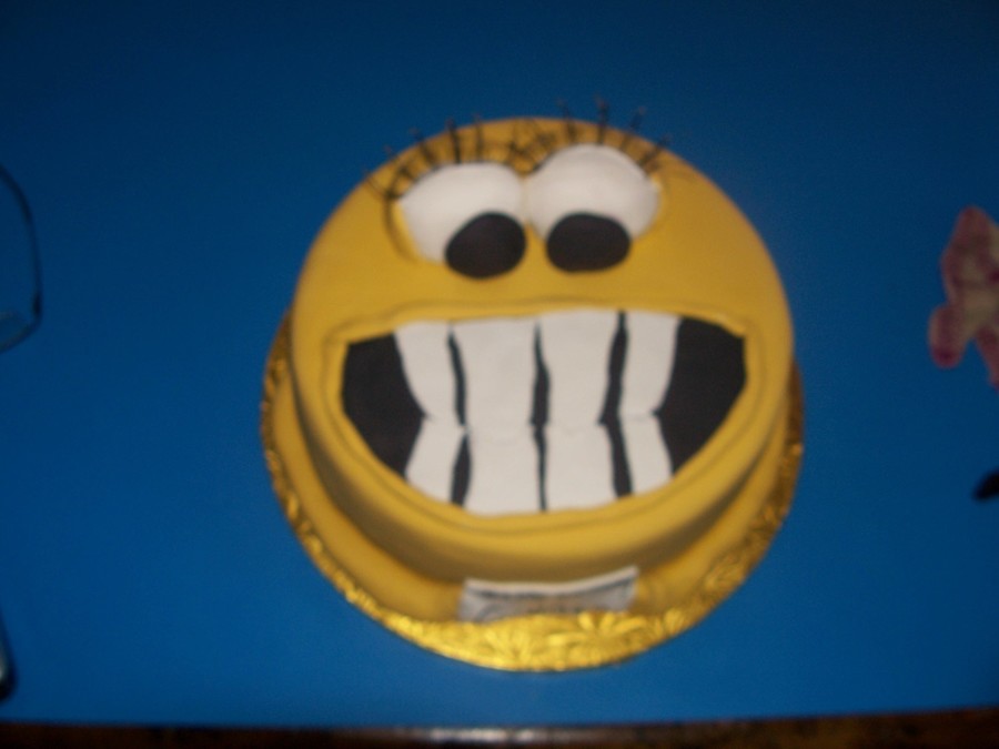 Smiley Face Cake - CakeCentral.com
