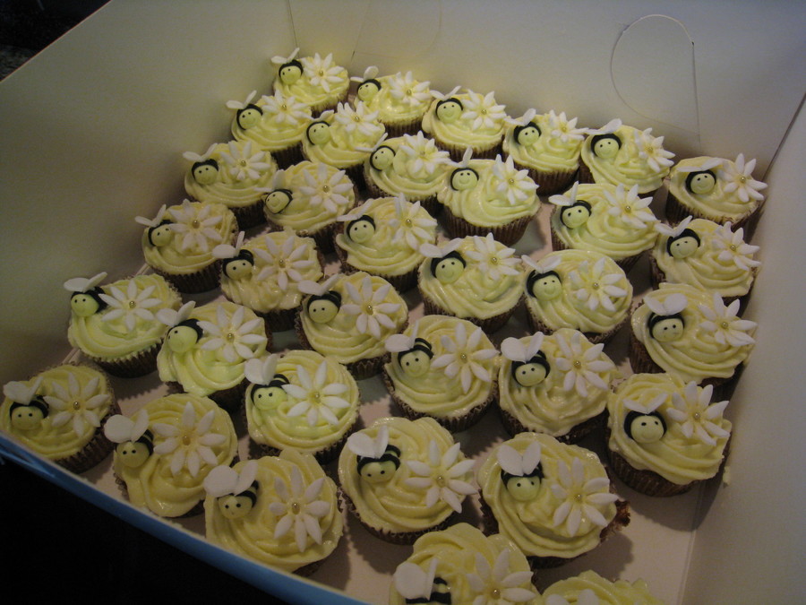 Bumblebee Cupcakes - CakeCentral.com