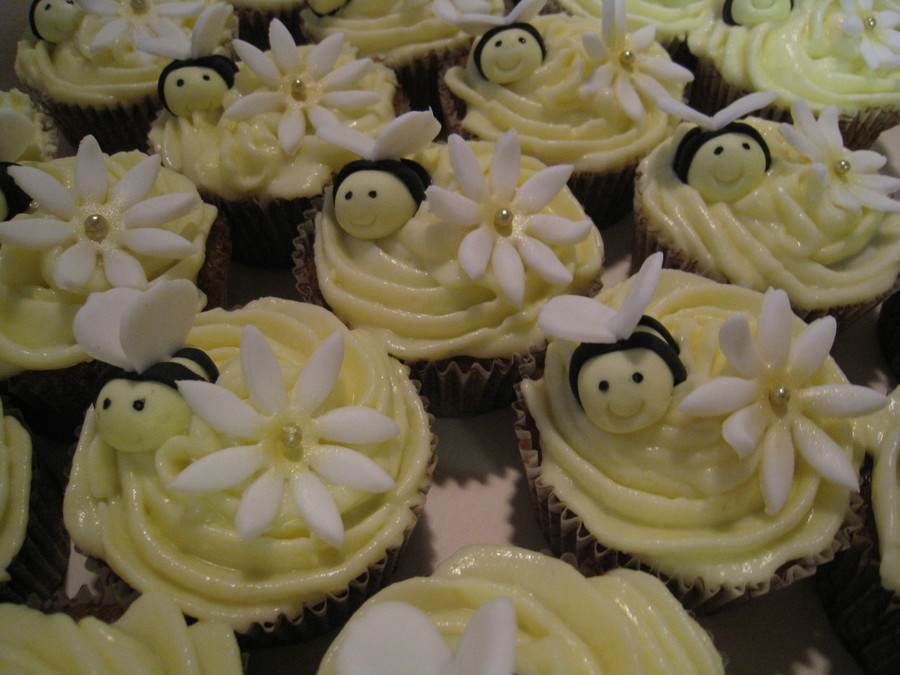 Bumblebee Cupcakes - CakeCentral.com