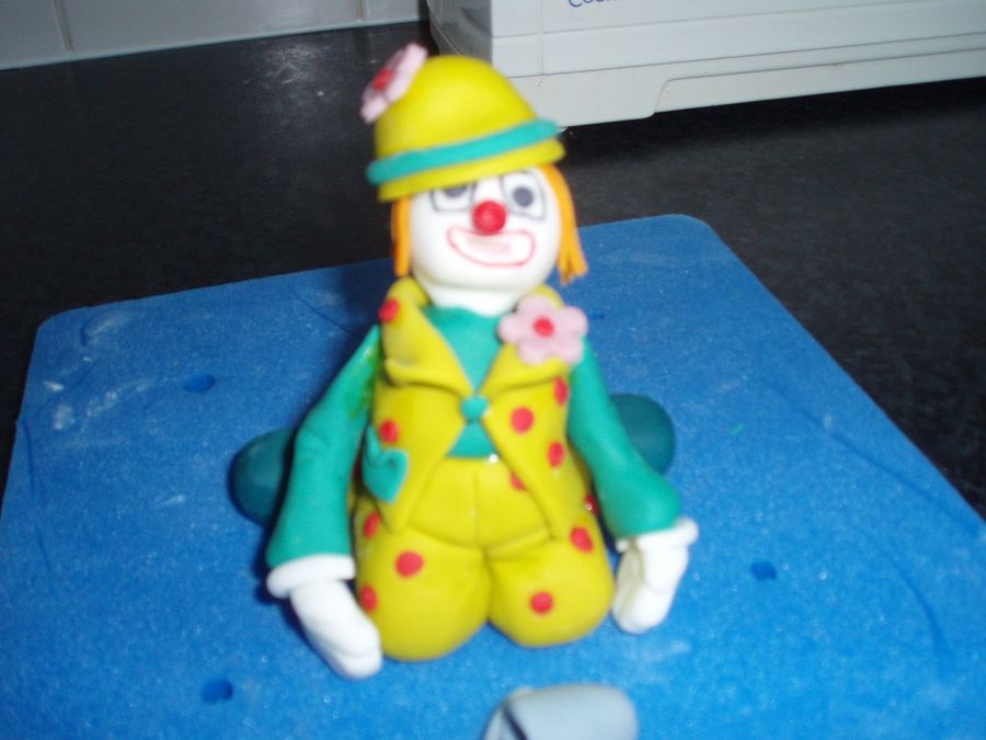 Clown Topper - CakeCentral.com