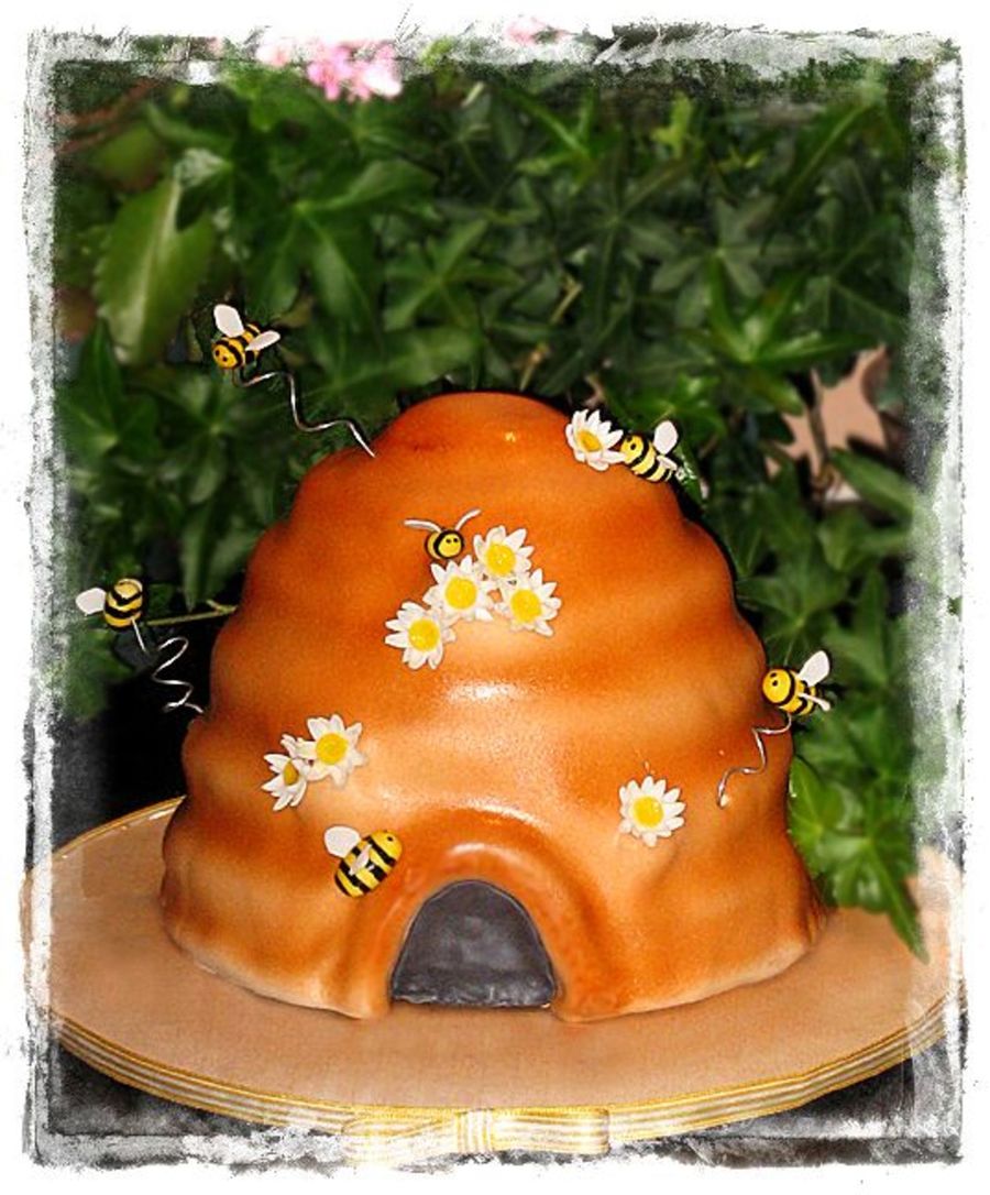 Beehive_Cake.jpg - CakeCentral.com