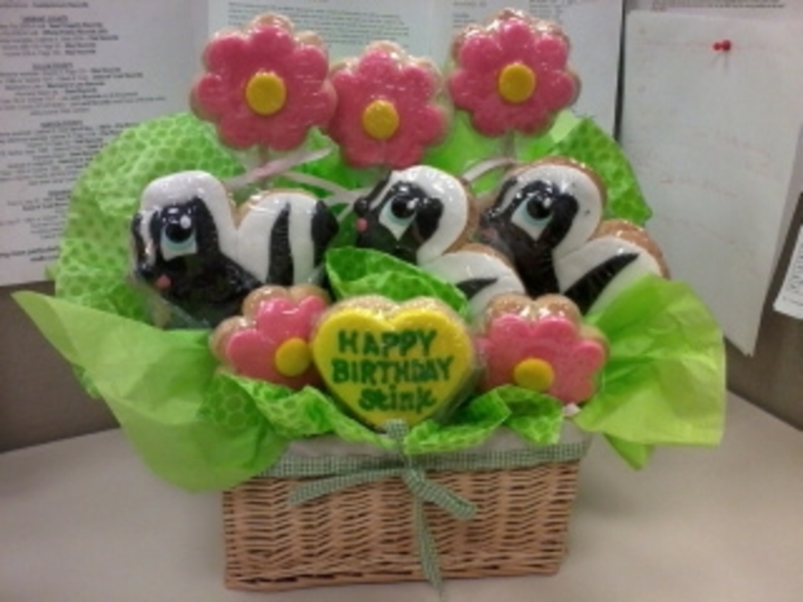 Skunk Cookie - CakeCentral.com