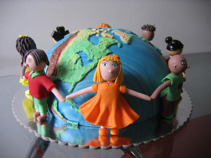 Children Holding Hands Around The World - CakeCentral.com