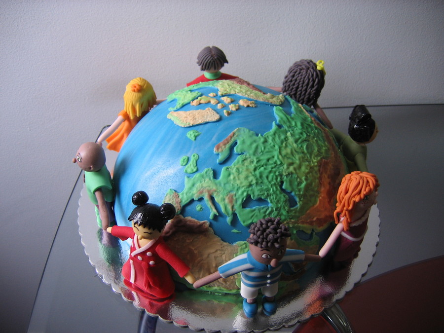 Children Holding Hands Around The World - CakeCentral.com