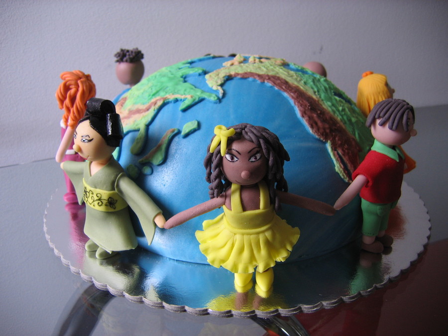 Children Holding Hands Around The World - CakeCentral.com