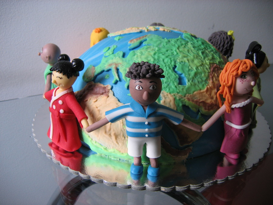 Children Holding Hands Around The World - CakeCentral.com
