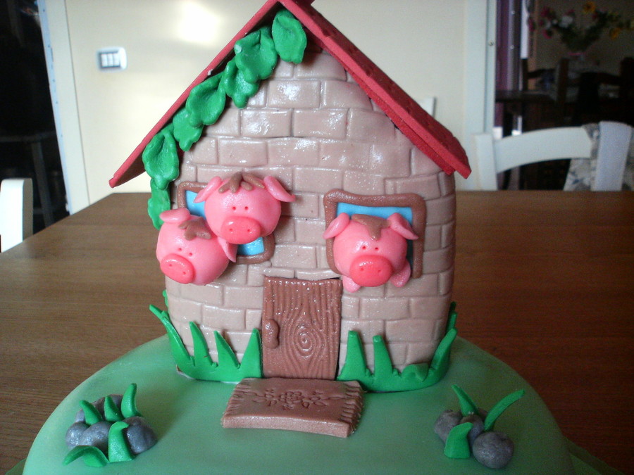 Three Little Pigs - CakeCentral.com