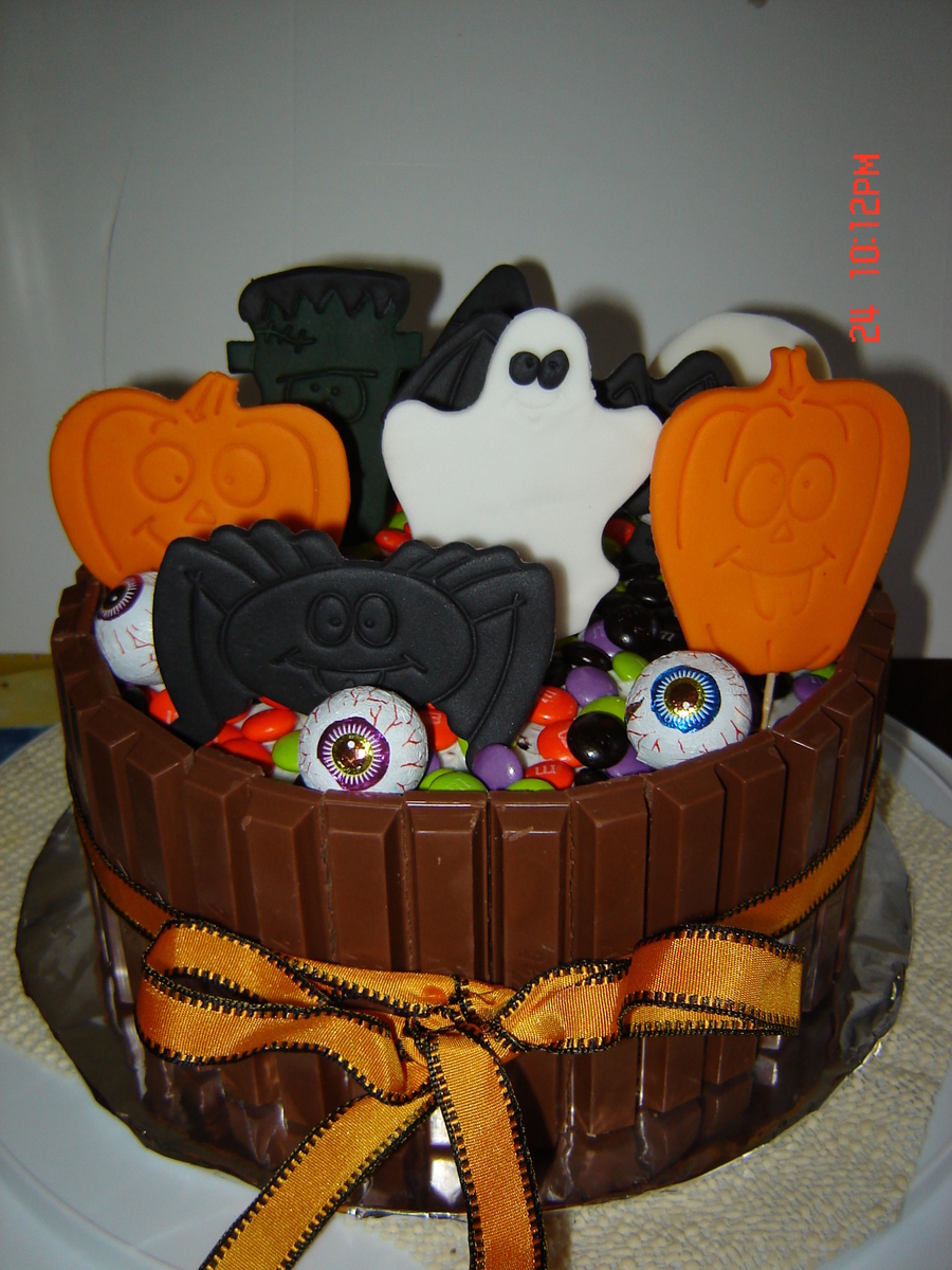 Halloween Cake - CakeCentral.com